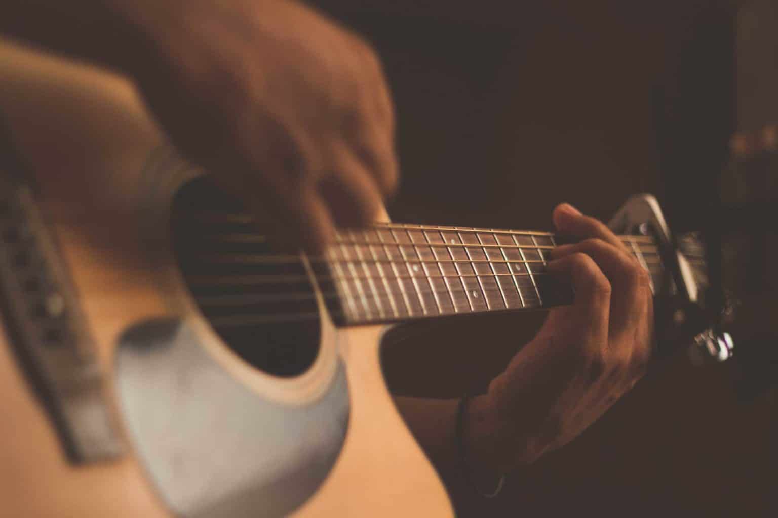 Mensur der Gitarre - Verständlich erklärt | gitarrenbeginner.de